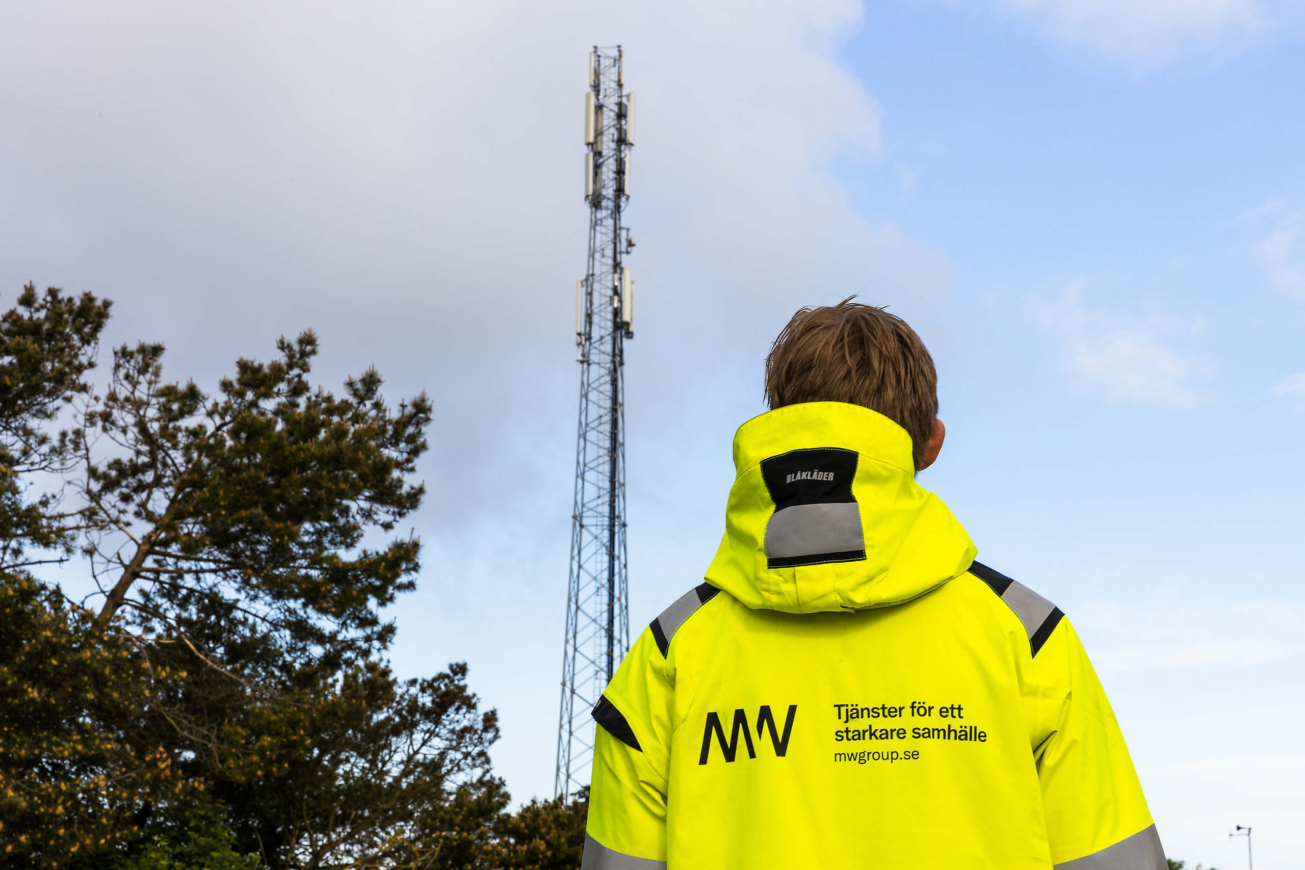 Fast and country-wide deployment of Telecom roll-out capabilities - MW ...